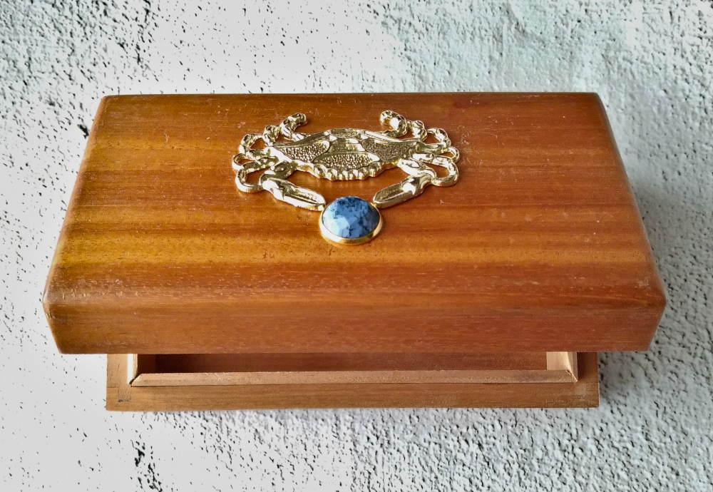 Crab Lapis Lazuli Mahogany Box – Alchemista